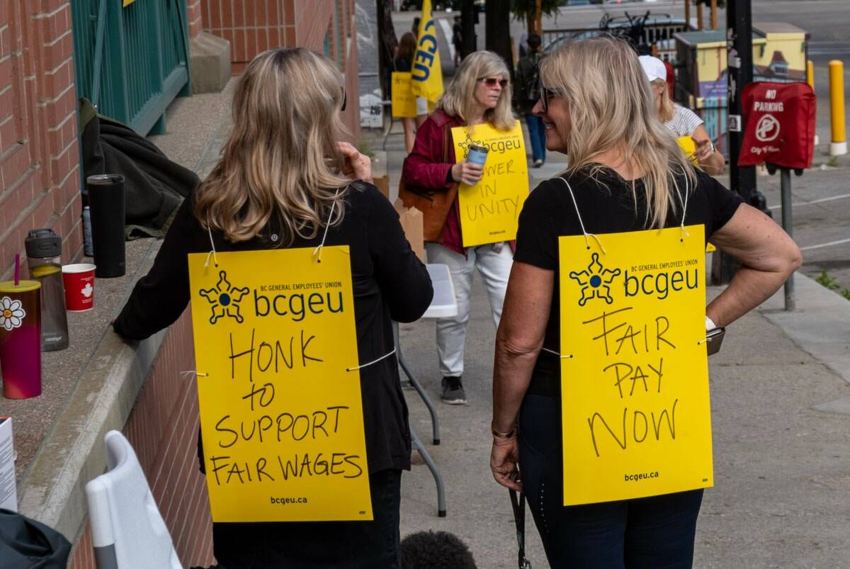 Nelson liquor store joins BCGEU strike | Nelson Star
