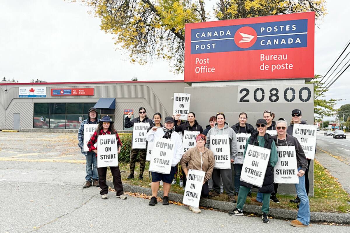 Striking B.C. postal workers hopeful meeting with minister will spark ...